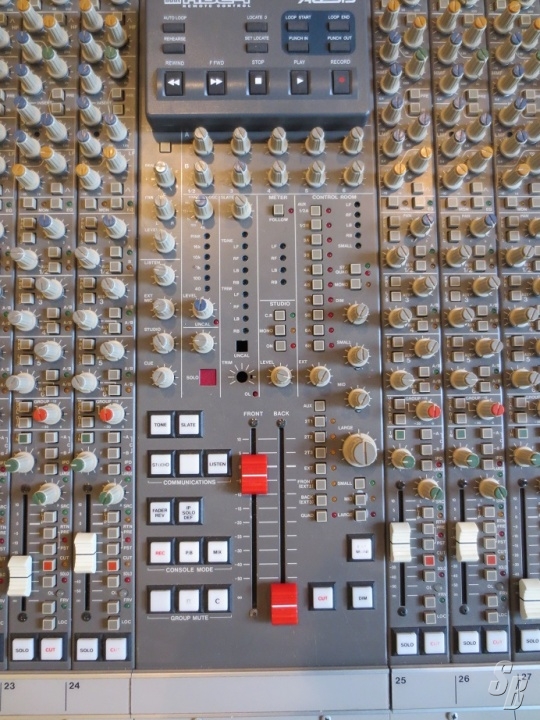 Listing - TASCAM M700 40X32 DESK - Detail - CONSOLE/RECORDING ...