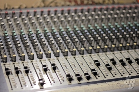 Listing - SOUNDCRAFT GB4 32 CHANNEL MIXER SOUNDBOARD FOH/MONITOR MIXER ...