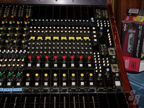 Listing - YAMAHA PM2000 32X8 MIXER - Detail - CONSOLE - SoundBroker.com