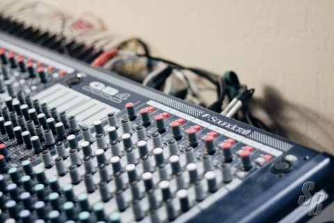 Listing - SOUNDCRAFT GB4 32 CHANNEL MIXER SOUNDBOARD FOH/MONITOR MIXER ...