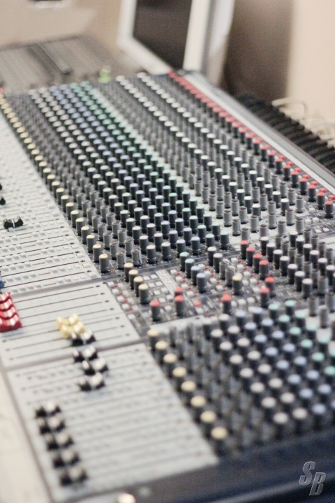 Listing - SOUNDCRAFT GB4 32 CHANNEL MIXER SOUNDBOARD FOH/MONITOR MIXER ...