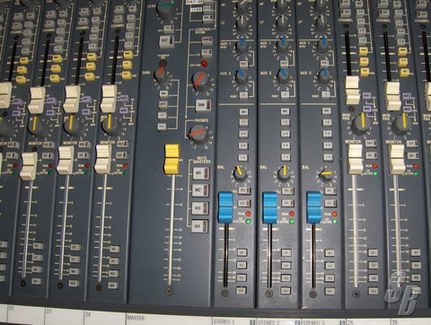 Listing - SOUNDCRAFT SAPPHYRE PRO AUDIO RECORDING CONSOLE -LARGE FRAME ...
