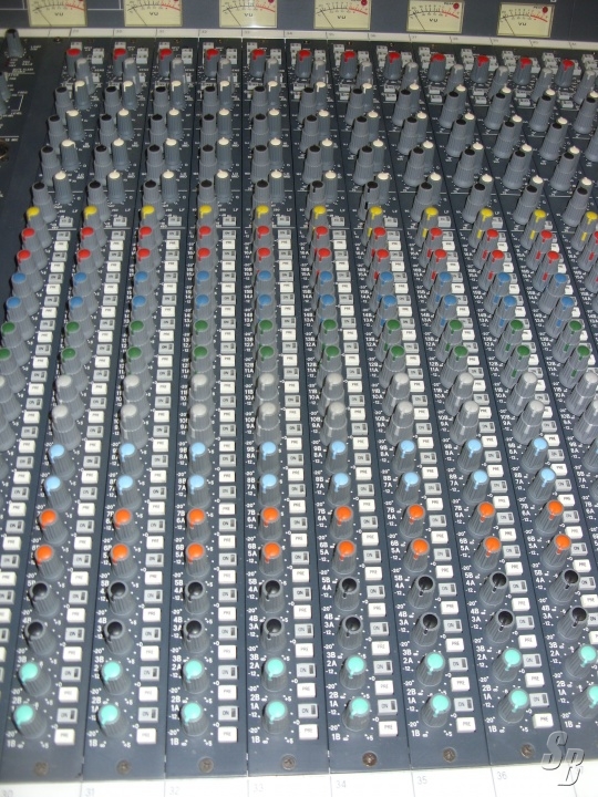 Listing - SOUNDCRAFT SERIES FIVE MONITOR 48X24+CASE+2 PSU - Detail ...