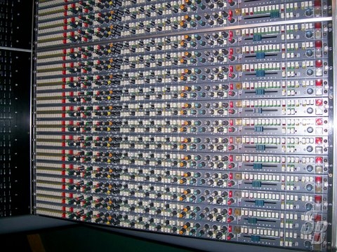 Listing - NEVE VR 60 LEGEND CONSOLE WITH FLYING FADERS - Detail ...