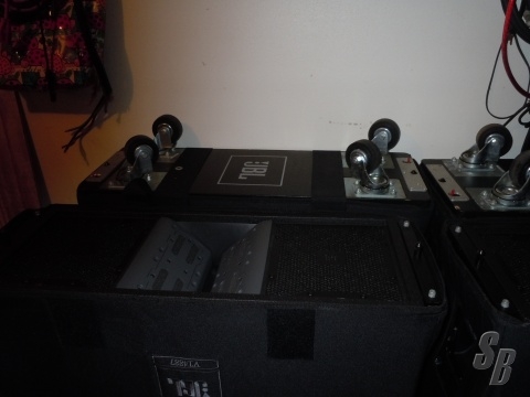 Listing - JBL VERTEC 4887A WITH COVERS, DOLLIES AND FRAME - Detail ...