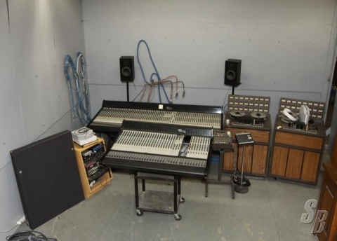 Listing - PEAVEY AMR 2400 CONSOLE FROM THE BEARSVILLE STUDIOS IN ...