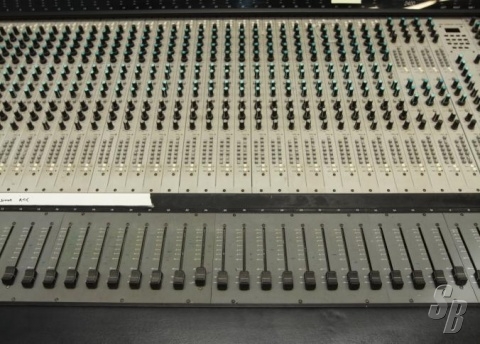 Listing - PEAVEY AMR 2400 CONSOLE FROM THE BEARSVILLE STUDIOS IN ...