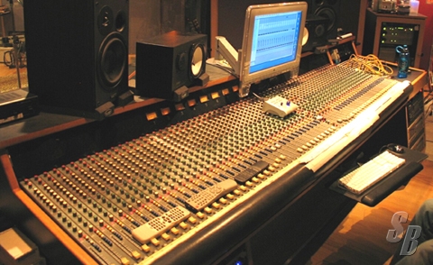 Listing - TRIDENT SERIES 65 CONSOLE WITH 60 CHANNELS. (1986) (S# TBD)