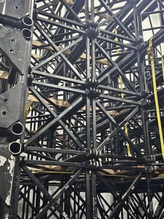 Listing - SUPERTRUSS 20.5" X 20.5" BOX TRUSS METRIC LENGTH 2M JTE ...