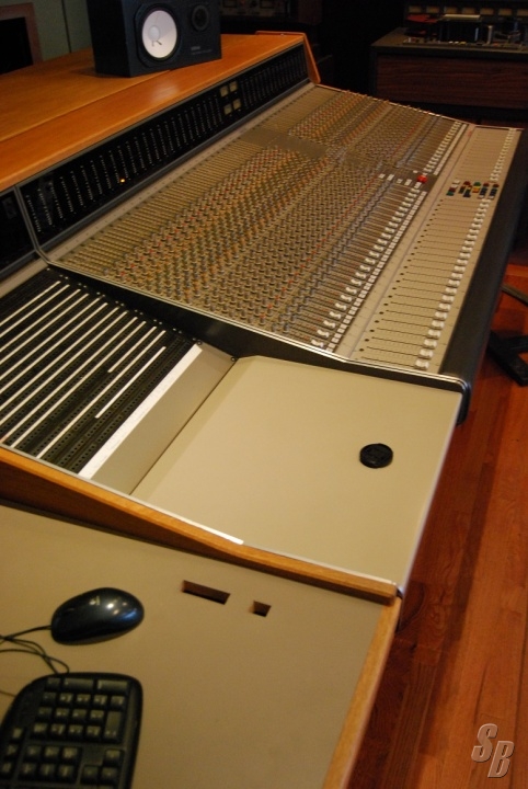 Listing - TASCAM M700 40X32 DESK - Detail - CONSOLE/RECORDING ...