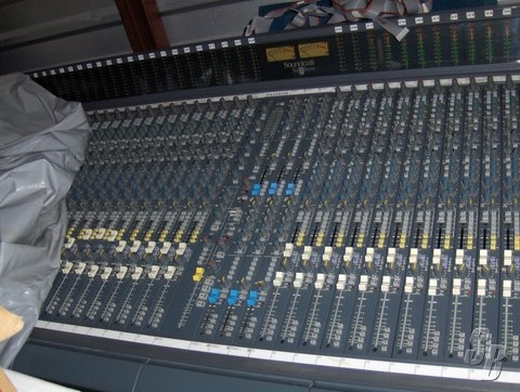 Listing - SOUNDCRAFT SAPPHYRE PRO AUDIO RECORDING CONSOLE -LARGE FRAME ...